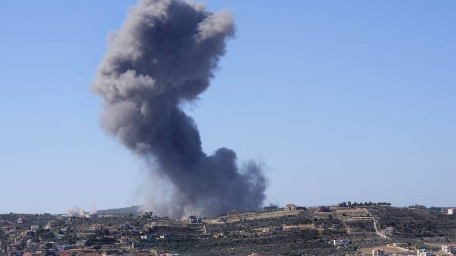 رؤيا الإخباري | طيران الاحتلال يشن سلسلة غارات عنيفة على جنوب لبنان